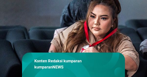 Foto: Gaya Lisa Mariana saat Penuhi Panggilan KPK Terkait Kasus BJB | kumparan.com